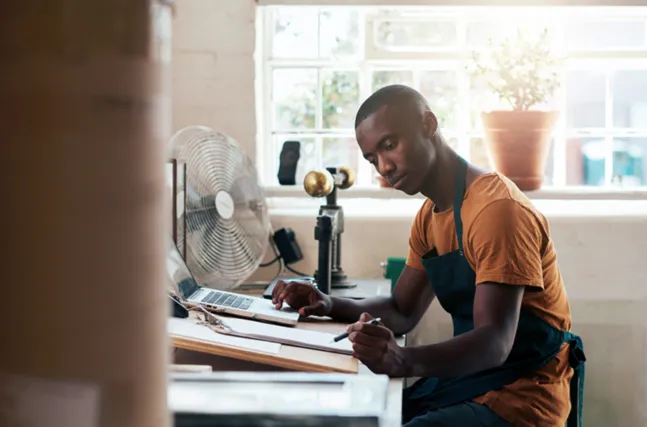 How to Employ Someone in a Small Business in the UK | FreshBooks Blog